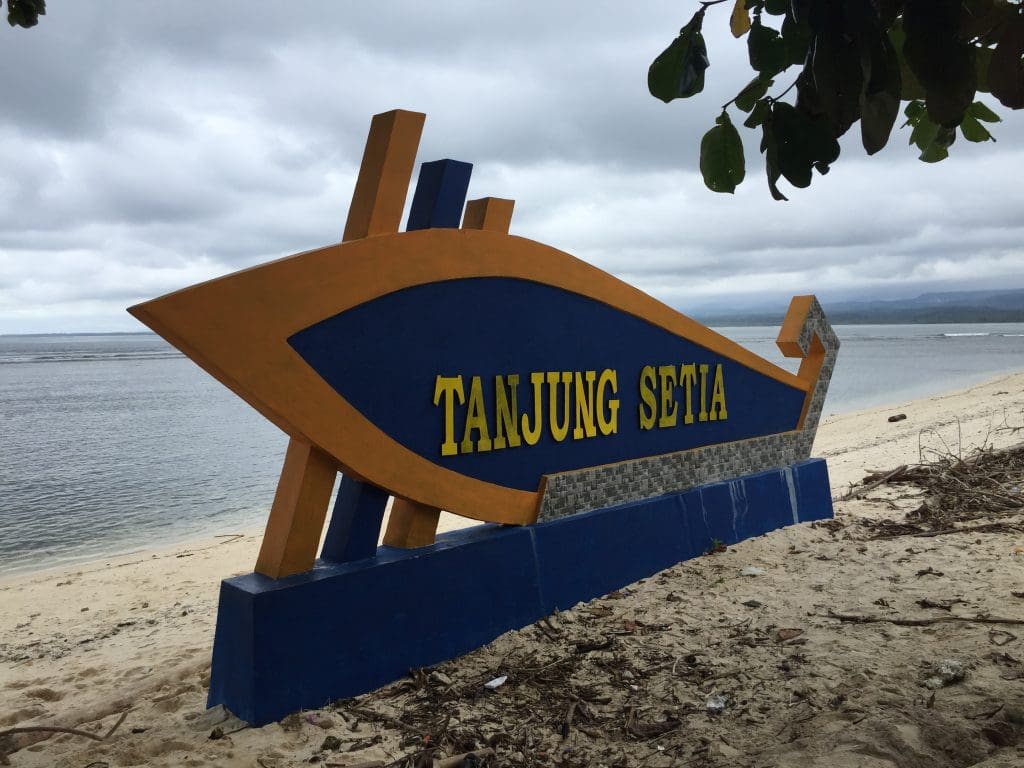 Pantai Tanjung Setia dan Krisis Kesetiaan