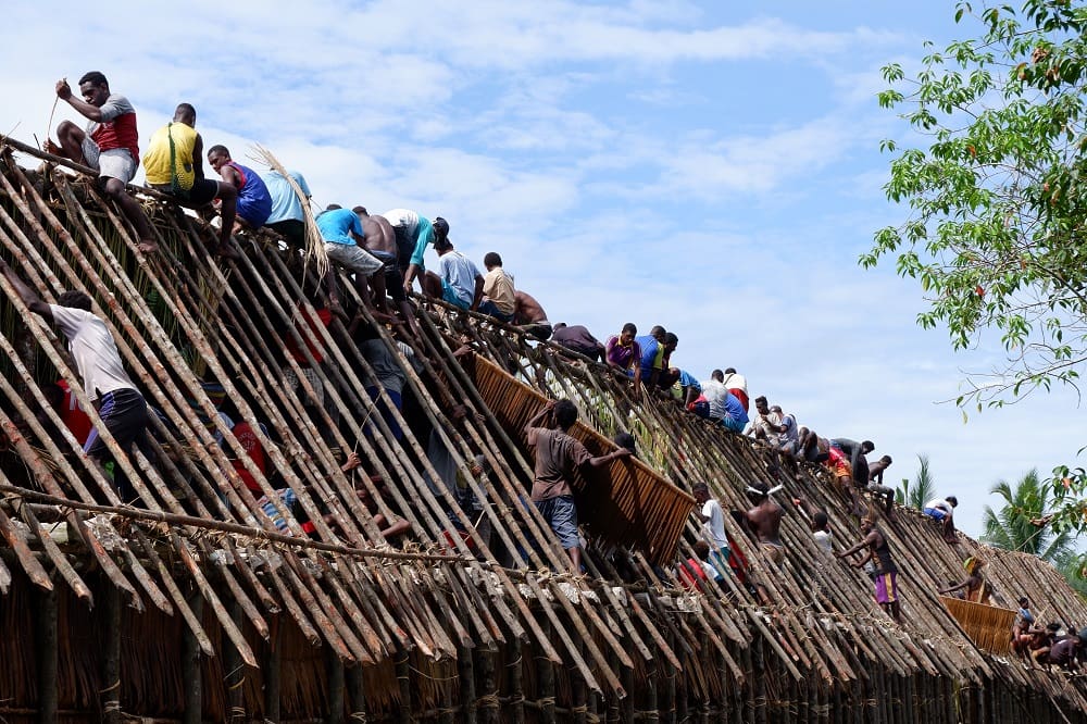 Berkenalan dengan Jew, Rumah Adat Berbahan Mangrove | LautSehat.ID